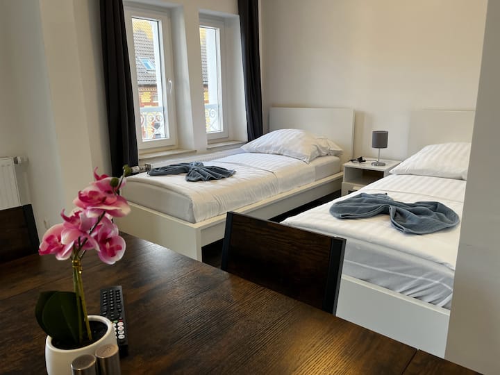 Central 3-bedroom Apartment With Kitchen & Balcony - Köln