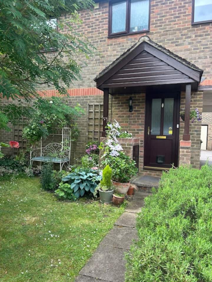 Maisonette In Surrey Village - Dorking