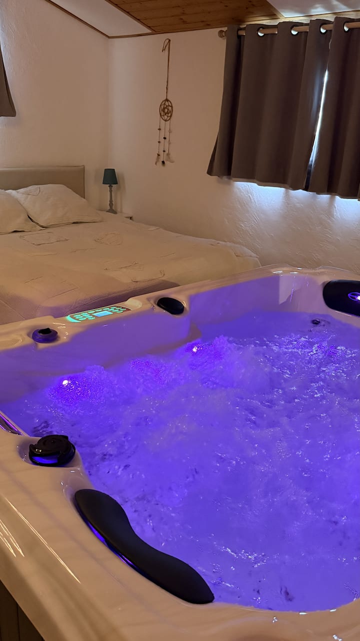 Love Room 35m² Avec Spa Privatif • Calme Absolu • - Mirmande