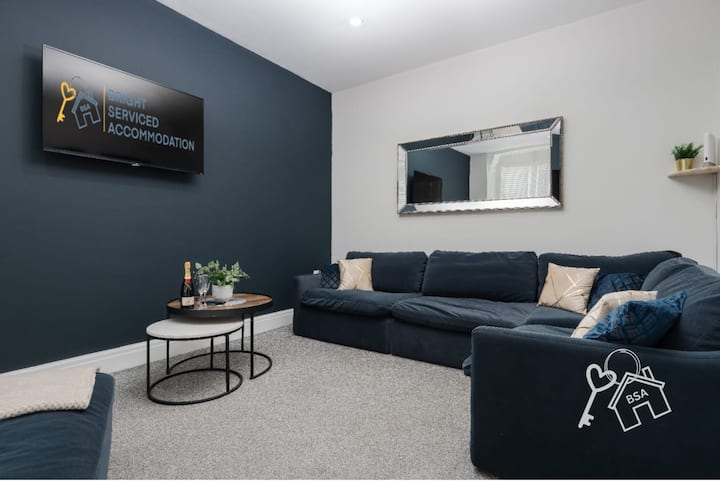 St Chad's House | Sea Front | Parking | Spacious - Blackpool
