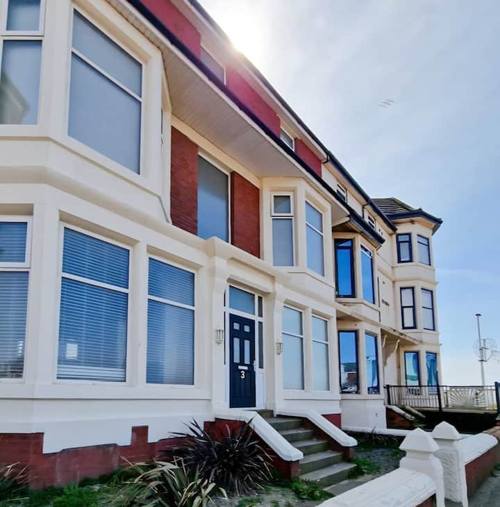 St Chad's House | Sea Front | Parking | Spacious - Blackpool