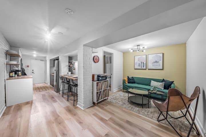 Historic Garden District 2br | Free Parking - Toronto