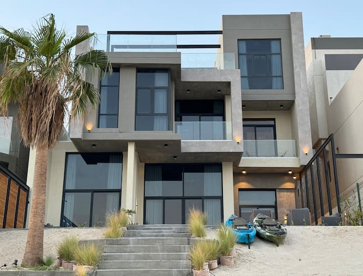 Modern Beachfront Chalet With Privacy & Sea Views. - Kuwait