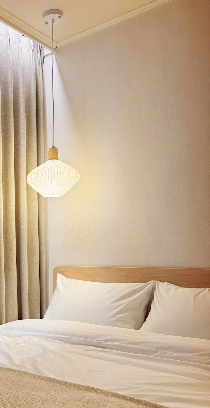 [오픈특가]방3침대4|8인|편의점1분|올리브영.다이소5분|보라매병원|무료짐보관|신림역7분 - 소하2동