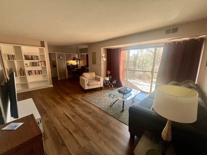 Cozy Centrally Located Condo - Chesterfield, VA