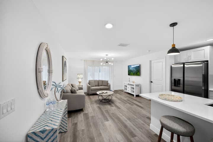 Charming Home In Port Charlotte – Sunshine Getaway - Port Charlotte, FL