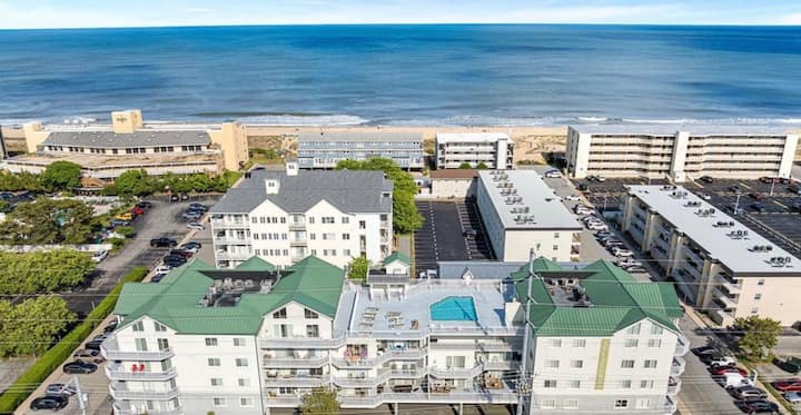 Oceanside 3br | Rooftop Pool & Elevator | Midtown - Ocean City, MD