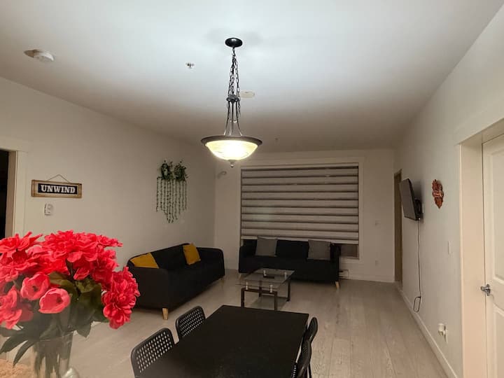 Cozy & Spacious 2br + Den | 2 Baths | Feel At Home - Surrey