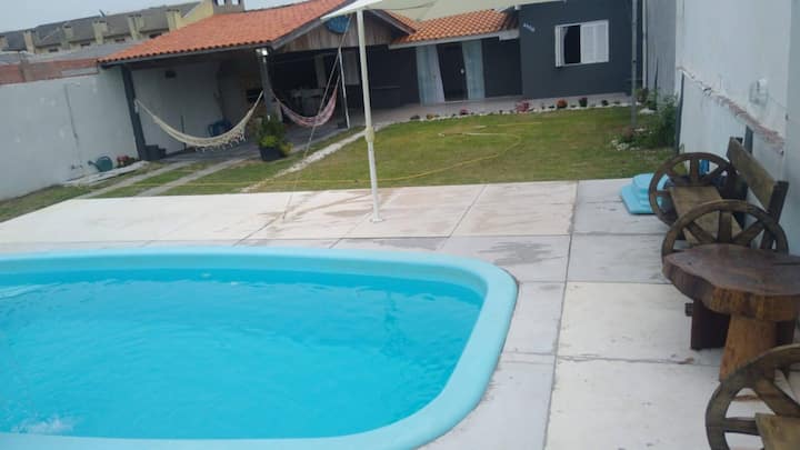 Casa Para Turmas, Disponível, Com Piscina - Tramandaí