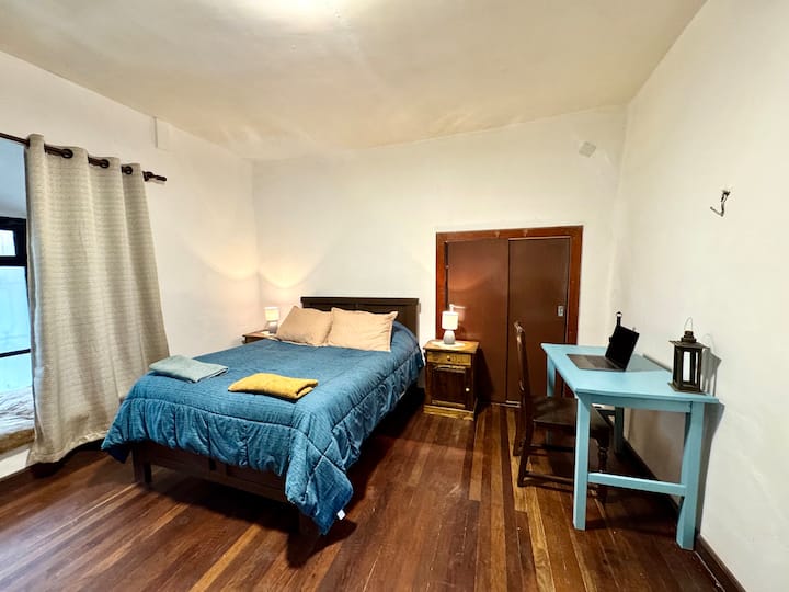 Amplio Departamento Colonial, 2 Cuadras Plaza 25m - Sucre