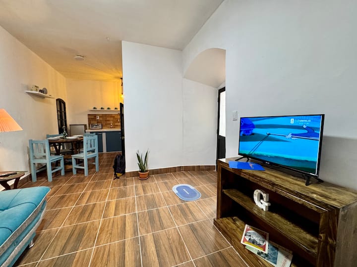 Amplio Departamento Colonial, 2 Cuadras Plaza 25m - Sucre