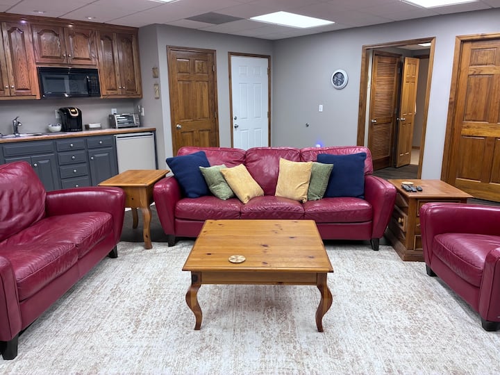 Ground Level Apartment-private Garage & Entrance! - Liberty, MO