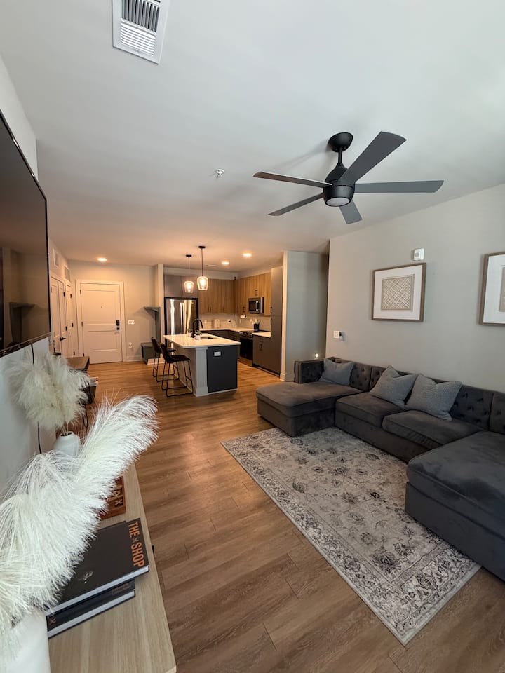 Stylish Luxury Apt Near Topgolf, Andretti & More. - Buford, GA