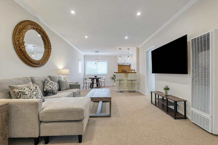 Cozy 1br 1 Block From The Beach With Ocean Views - Los Angeles, CA