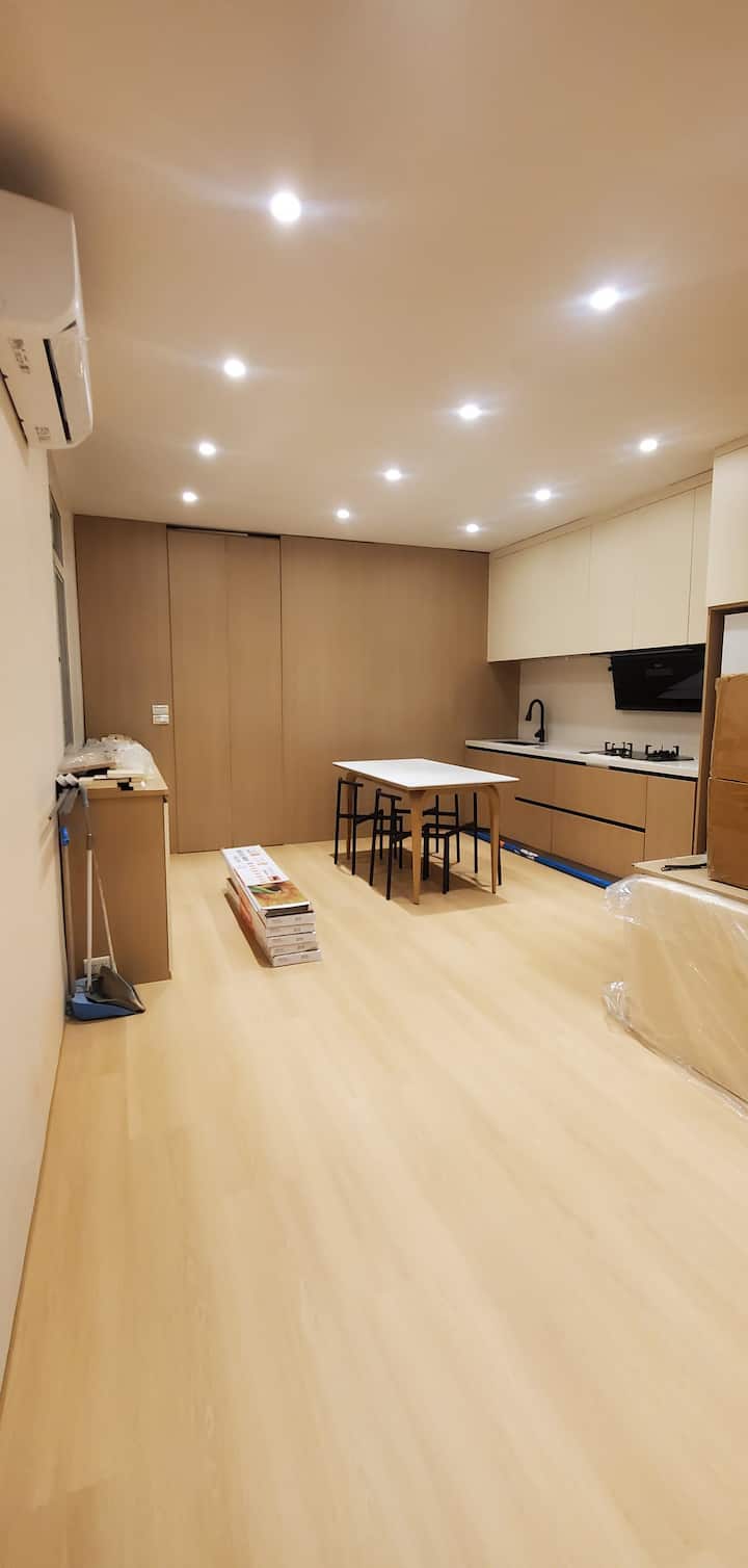 雙連站步行1分鐘｜100吋投影＋全屋智能｜超大化妝鏡櫃｜邊間精品宅 - 大同區