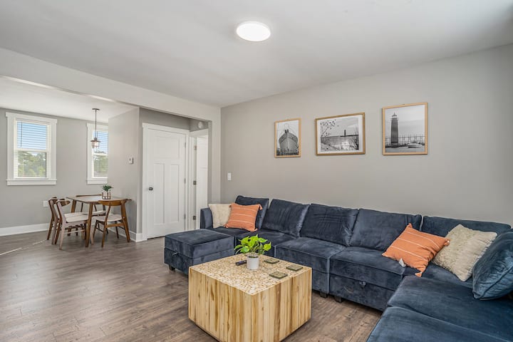 Swanky Upstairs 1 Bedroom Loft In Downtown! - Muskegon, MI