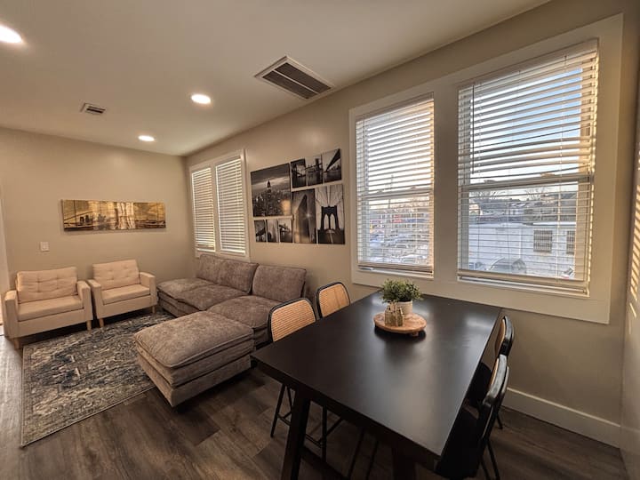 Stylish Home With Modern Comforts Near Nyc | W&d - Staten Island, NY