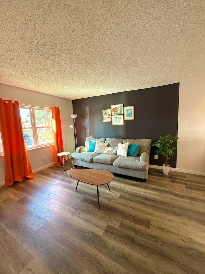 Tampa Bay Apartment Near Airport, Beaches & Dining - Pinellas Park, FL