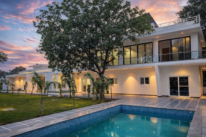 Gobravo 102 -6bhk Lux Villa W/ Pool & Garden-delhi - New Delhi