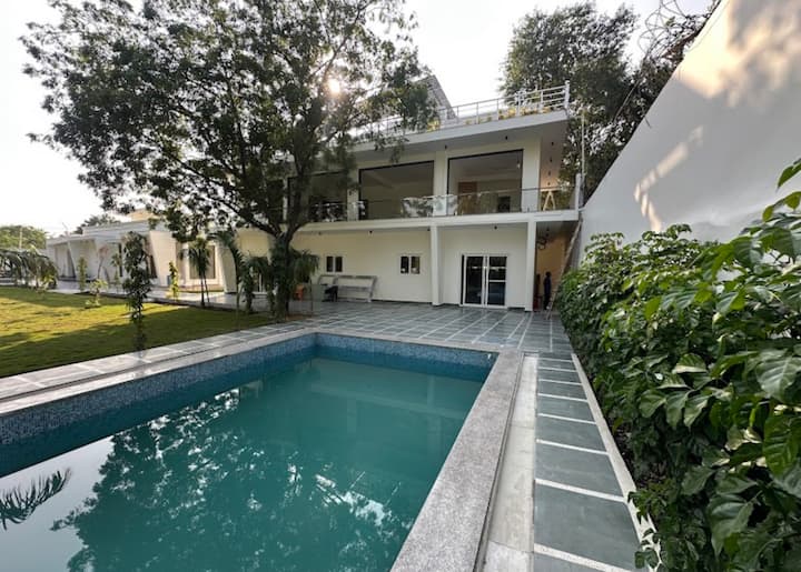 Gobravo Luxe – 6bhk Farm With Pool& Garden, Delhi - Gurgaon