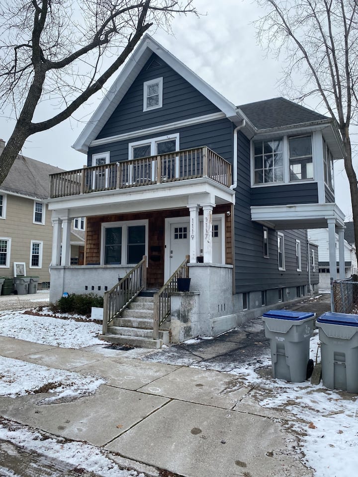 1119a One Bd One Ba Efficiency Unit - Milwaukee