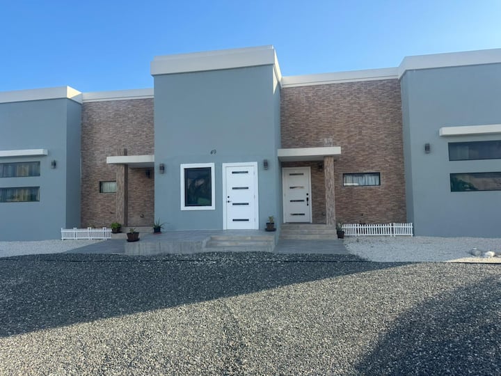 Relaxed Island Stay | 2br Bodden Town Unit 2 - Iles Caimans