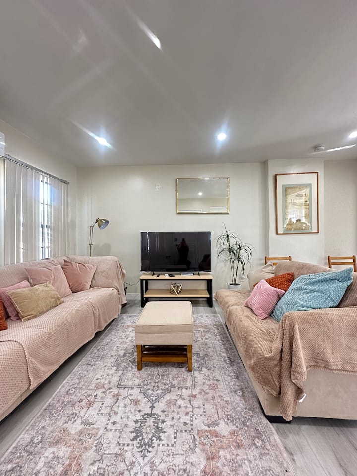 Charming 4 Bedroom Spacious Home 10 Min From Lax - 리돈도비치