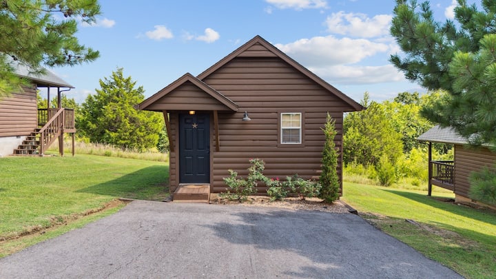 Peaceful Cozy Cabin | Views, Fire Pit, Fishing - Tulsa, OK