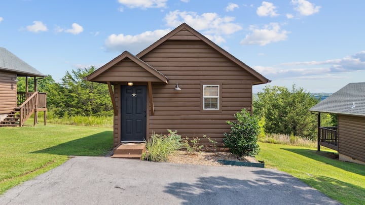 Peaceful Cozy Cabin | Views, Fire Pit, Fishing - Tulsa, OK