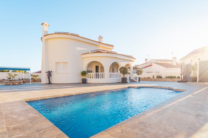 Rojales Villa | Pool | Golf & Family Stays - La Marina