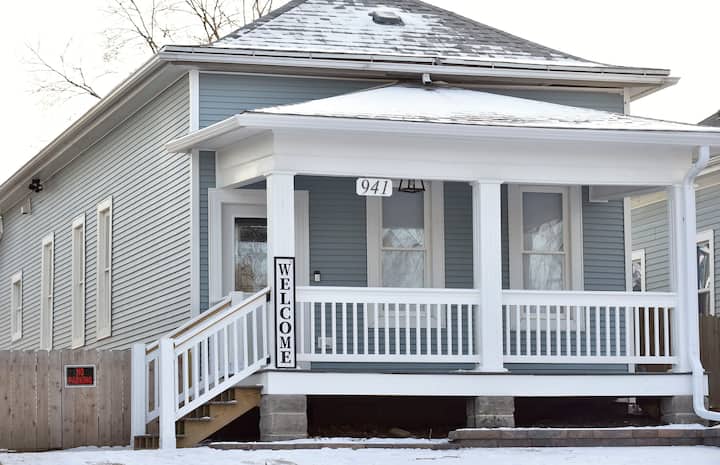 Husker Getaway: Near The Haymarket & Stadium - Lincoln, NE