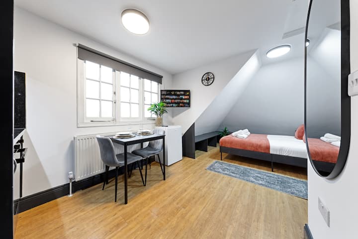 The Laurel Studio | Golders Green | Near Station - London