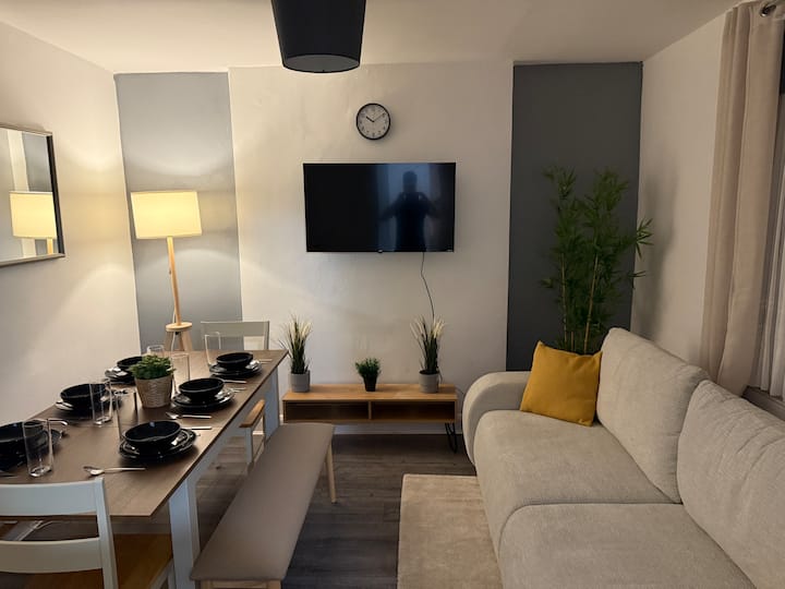 Cosy 3-bed Flat | Shepherd's Bush | Huge Discounts - Notting Hill