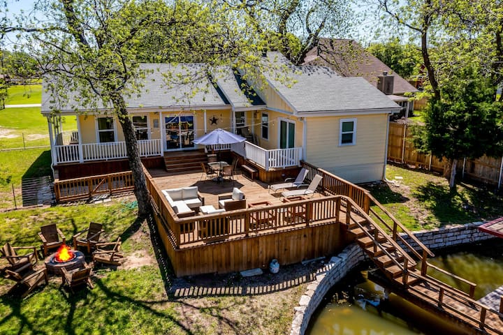 Lakefront Home With Private Dock, Firepit And Deck - Granbury, TX