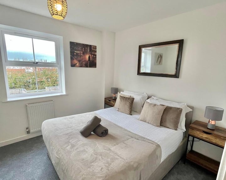 Large 3 Bedroom Home In Canterbury With Parking - Canterbury