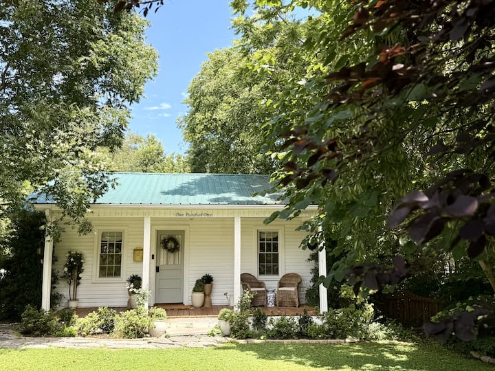 Waiting On Junedowntown Franklin, Tn Cottage - Franklin, TN