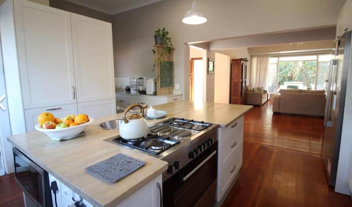 Comfortable & Spacious House In Selborne - East London