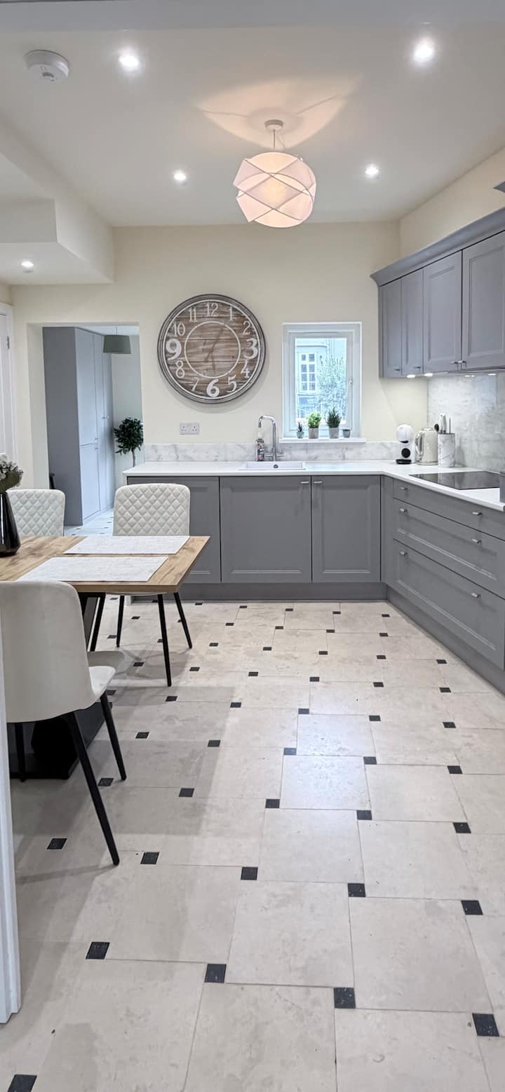 Elegant Cheltenham Townhouse 4 Bedrooms Parking - Cheltenham