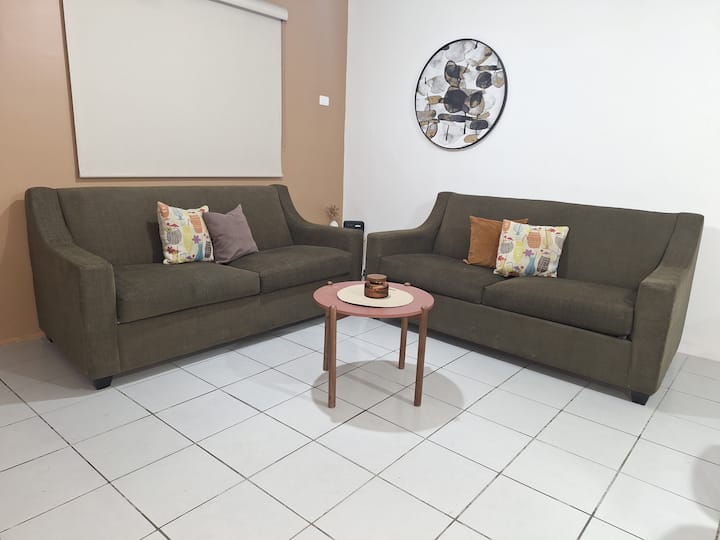 Agradable Casa De 3 Recámaras En Privada - Jalisco