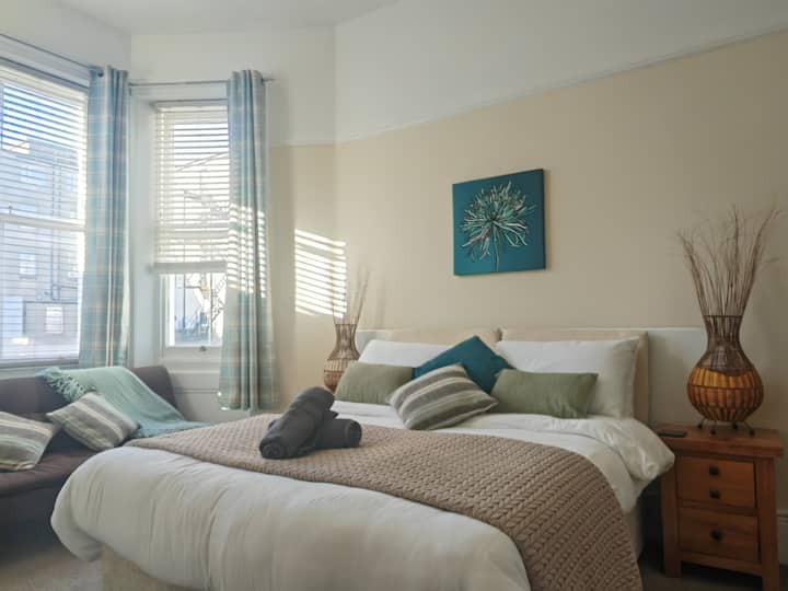 Beachside Flat | Walk To Town | Free Parking - Eastbourne