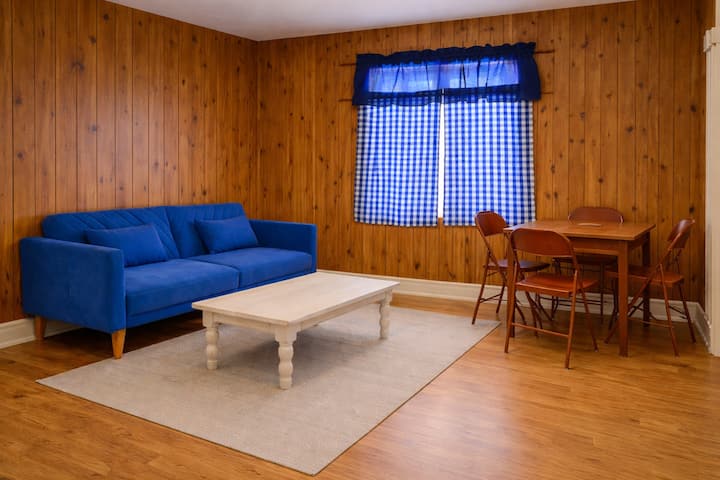 Comfy & Cute House Apartment In Downtown - Hanover, Canada