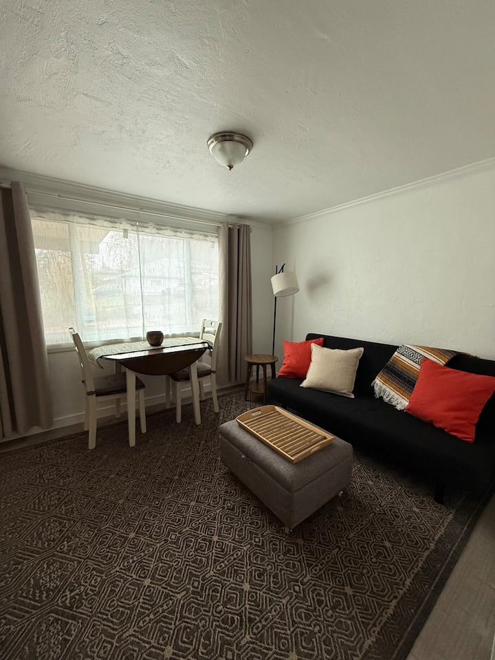 Cozy Sanctuary In Private Home - Eugene, OR