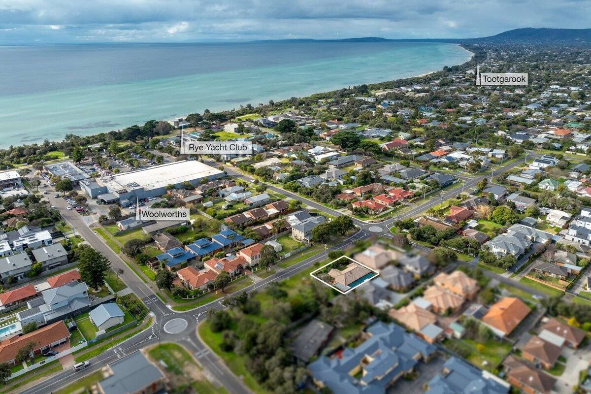 Rye Beach House • 300m to Rye Foreshore - Houses for Rent in Rye ...