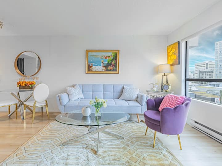 Downtown Gem | Unbeatable Location, Pool, Hot Tub - Vancouver