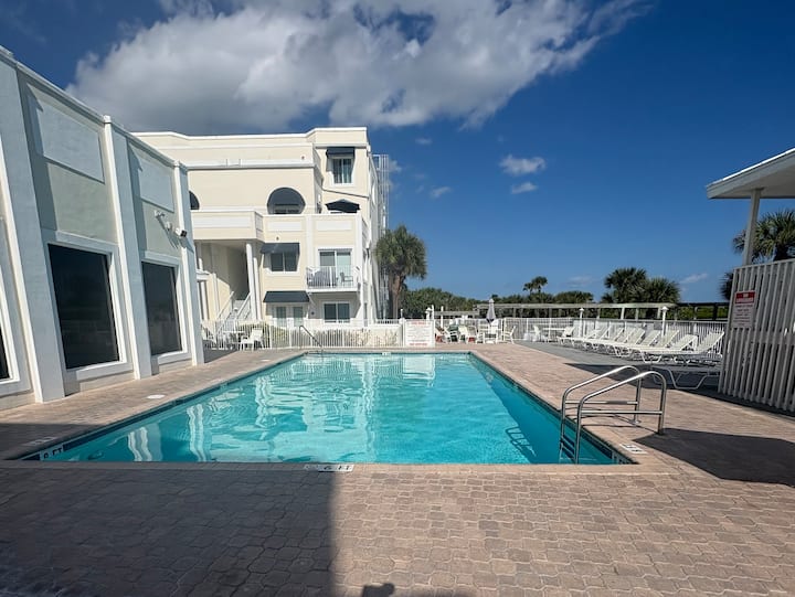 Beachfront Condo Let Ur Sunset Paradise Come True - Cocoa Beach
