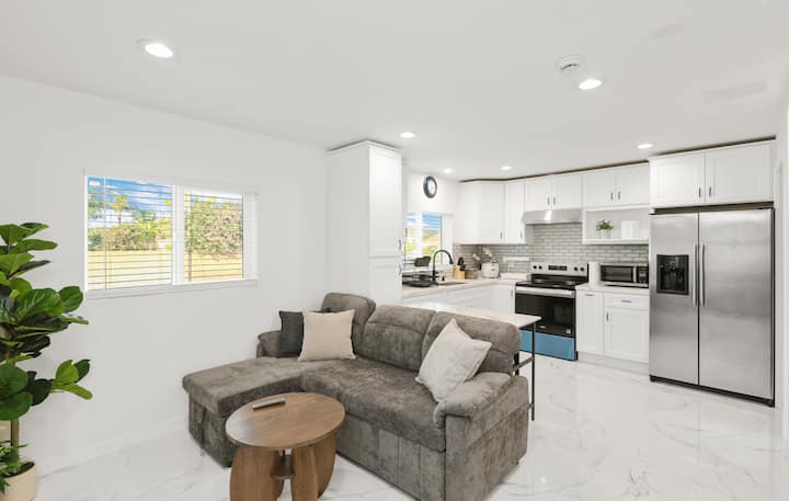 Delightful 1 Bedroom Adu Convinient Location In Oc - Cypress, CA