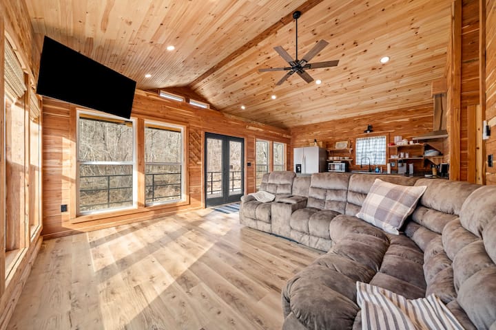 Pig Trail Lodge Creekfront Cabin | Ohv Basecamp - United States