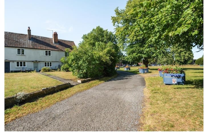 The Bee Keepers Retreat - Devizes