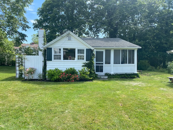 Summer Cottage In The Heart Of Bellport Village - Bellport, NY