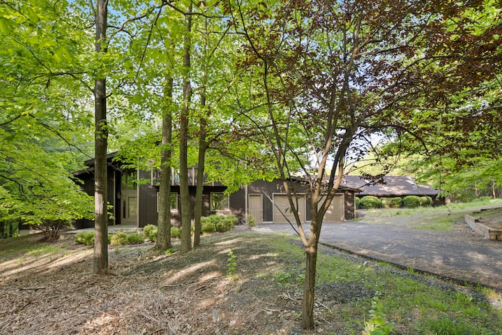 Private Indoor Pool Retreat With Theater & Games - Monroe, NY